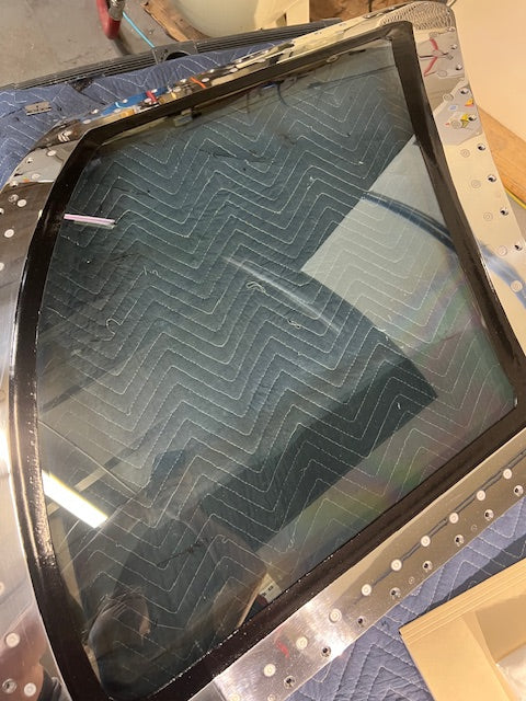 1159SCB5102-11 WINDSHIELD ASSY RH COND: REPAIRED FAA 8130-3 – Avilist Corp